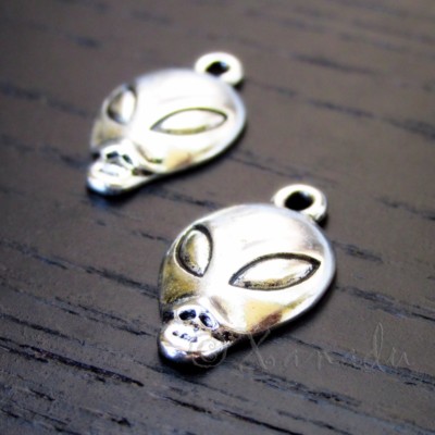 Alien Charms 19mm Wholesale Antiqued Silver Plated Pendants C1511 - 5 ...