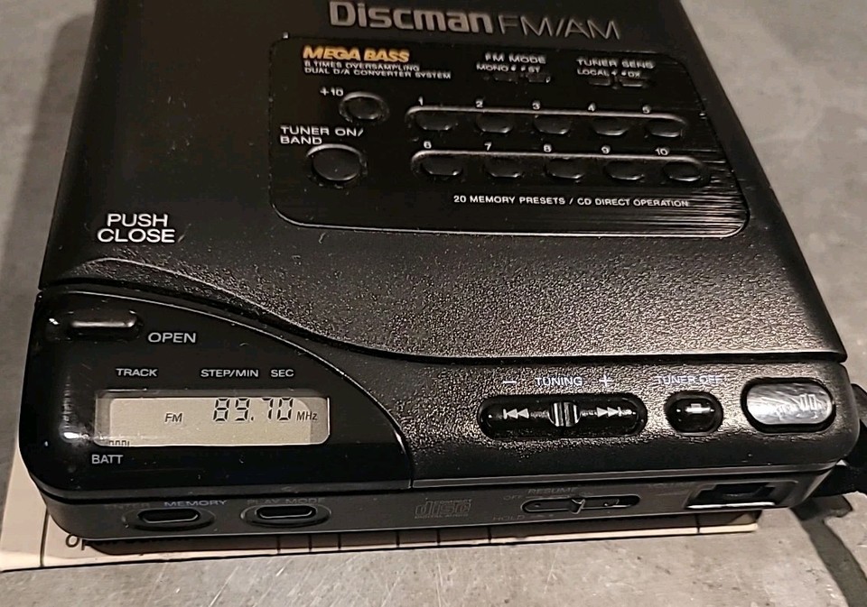 SONY DISCMAN D-T66 CD PLAYER w/ Headphones, Travel Case & Manual, Works ...