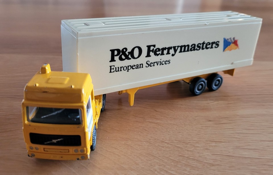 Vintage 1993 Corgi Volvo & Articulated P&O Ferrymasters Box Trailer 1: ...