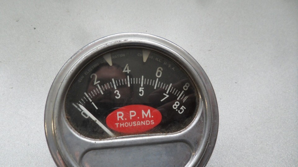 Vintage Sun Tachometer 12 V V8 1960s Football 8.5k RPM RC 85 Tach 02DC2 ...