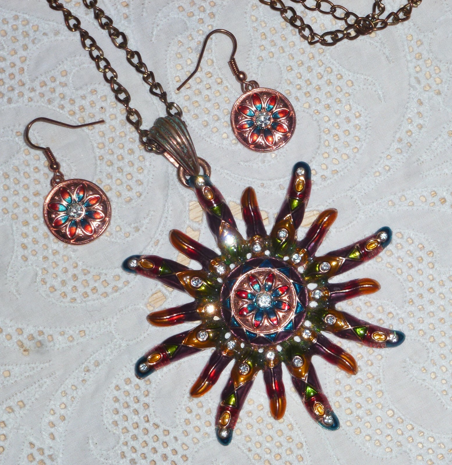 ARTSY BOUTIQUE COPPERTONE, ENAMEL & RHINESTONE NECKLA… - Gem