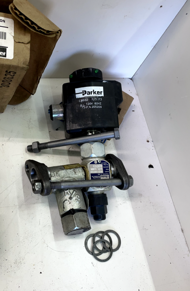 PARKER S8F solenoid valve ½" port DN13 w 120v coil 205209 with flange ...