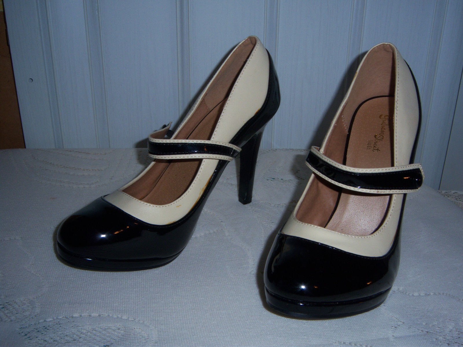 Graham Street Heels-Vintage glam look-Size 10 - Gem