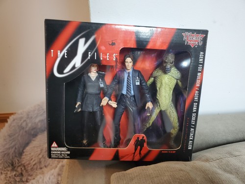 McFarlane -The X-Files-Mulder Scully & Attack Alien Ultra Action Figure ...