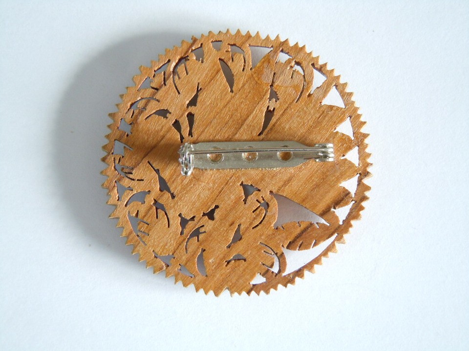 Round Carved Natural Wood Brooch Bird & Leaves Motif 5.0 g/Ø 4.7 cm | eBay