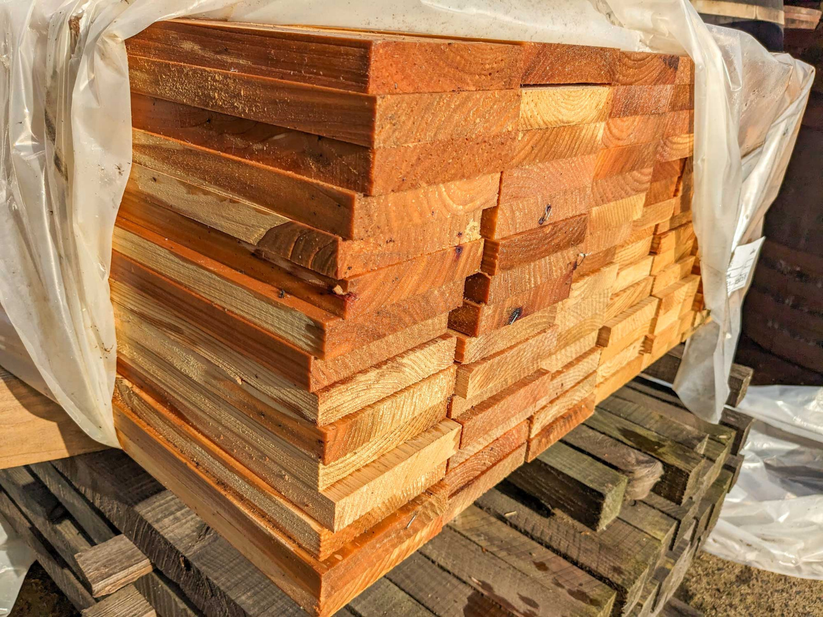 BARGAIN CLEARANCE LARCH CEDAR OAK SOFTWOOD HARDWOOD CLADDING FENCING ...