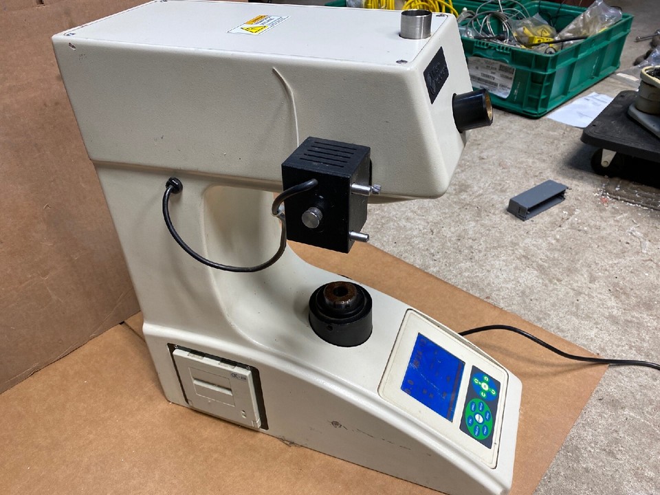 Wilson Instruments Instron 402MVD Knoop / Vickers Hardness Tester FAST ...