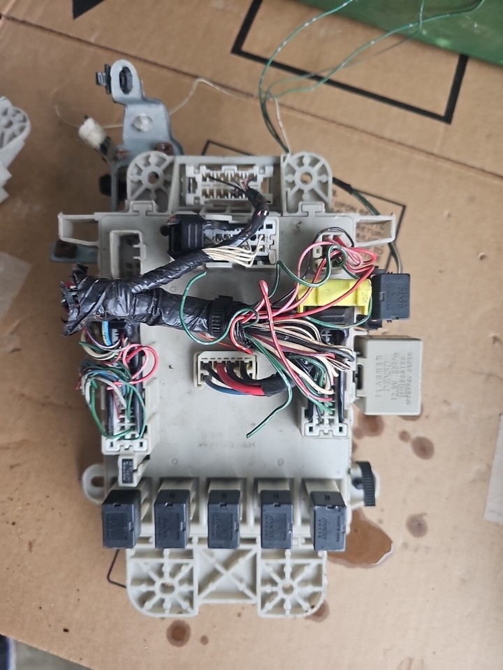 2001-2005 Toyota RAV4 Fuse Box Left Interior Dash Cabin Relay Junction ...