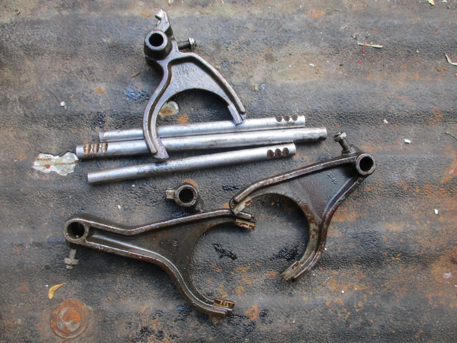 1963 FORD 4000 4 CYLINDER GAS TRACTOR TRANSMISSION SHIFT SHIFTING FORKS ...