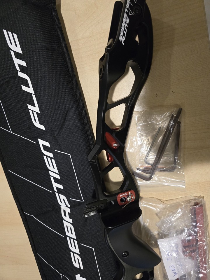 Sebastien Flute EVO 25" ILF Recurve RISER Black Right Handed Archery ...