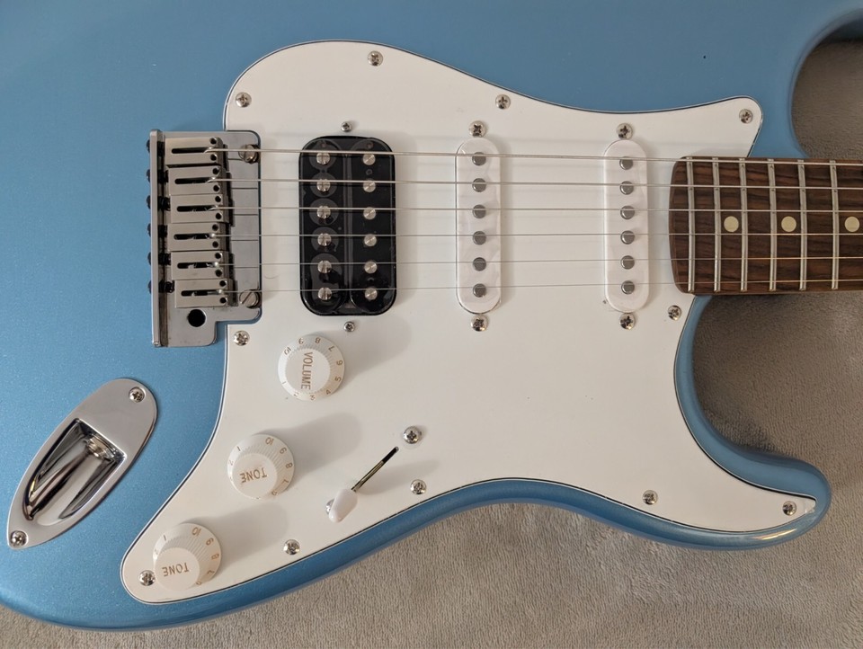 2025 Fender Player Plus Stratocaster Opal Spark Custom LSR Roller ...