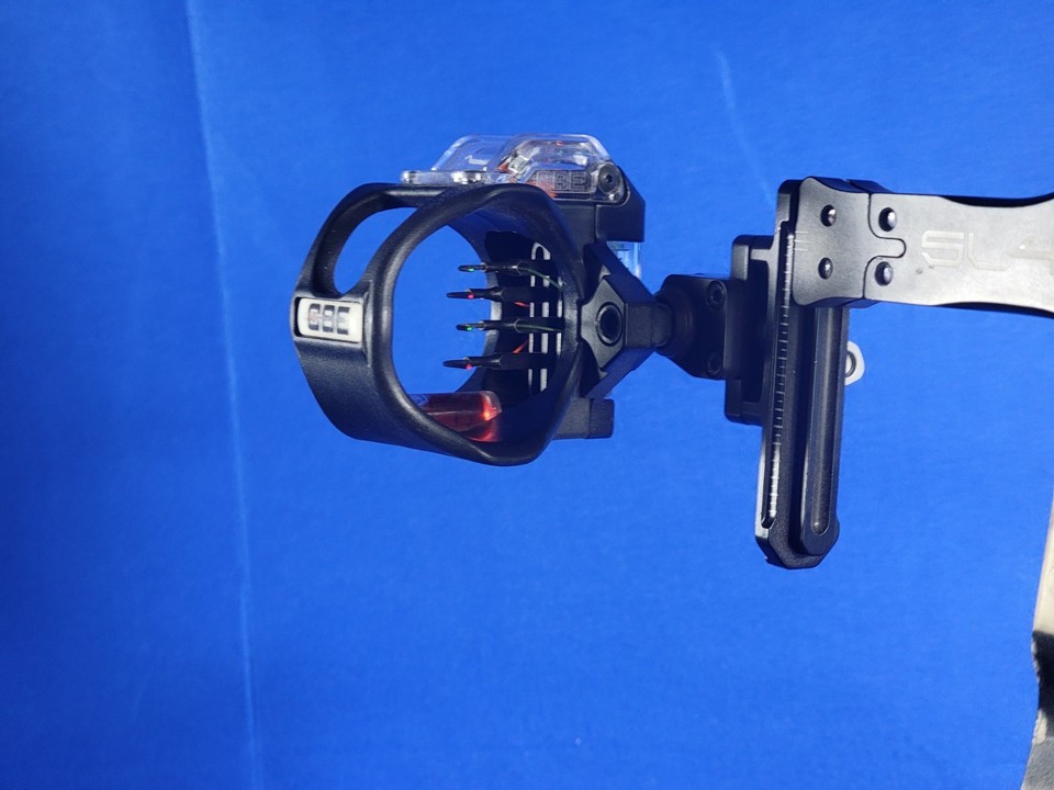 Bowtech Carbon Icon Compound Bow 60-70lb 26" Draw RH Excellent ...