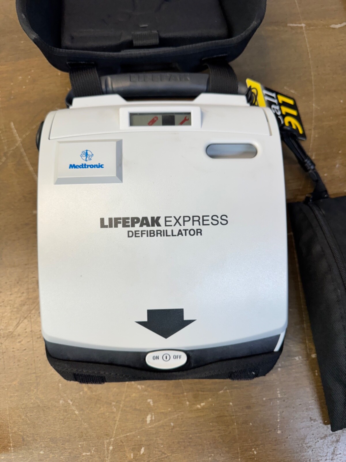 Medtronic Lifepak Express Defibrillator W/ Carrying Case + Expired ...