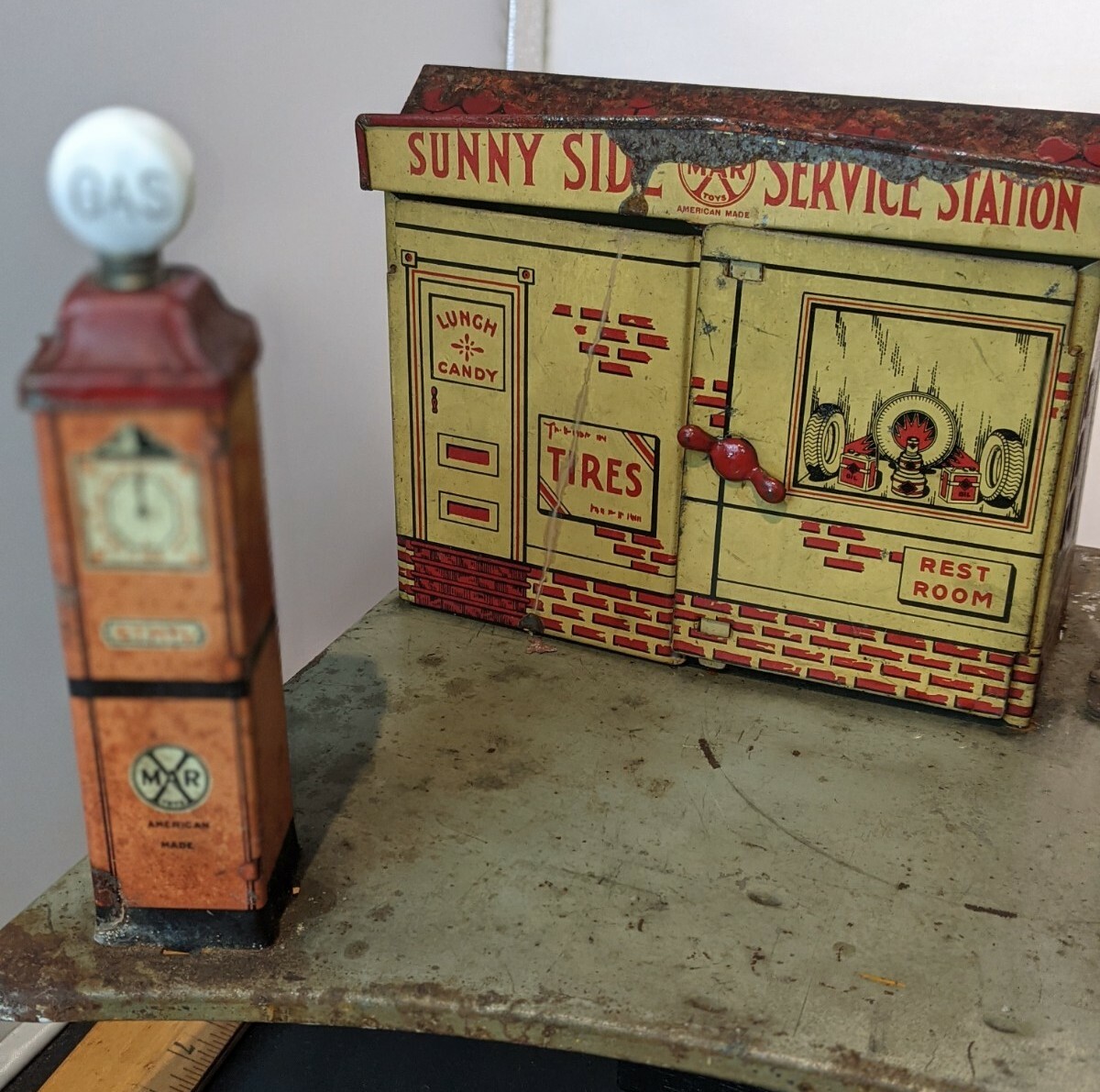 MARX Sunny Side Service Station, Truck Tin Litho Pressed Metal, Lights ...