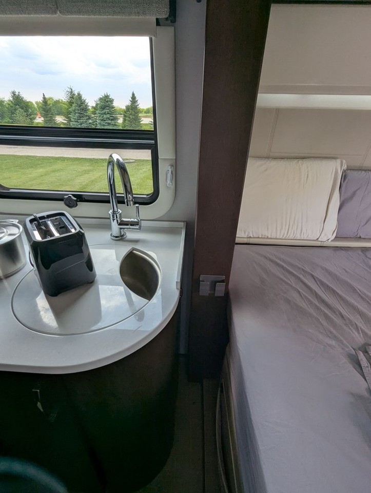 2017 Leisure Travel Van Unity U24MB 25' Class C Motorhome C79175807 | eBay