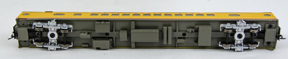 Walthers 1:87 HO Scale Hiawatha Milwaukee Passenger Coach Model Train ...