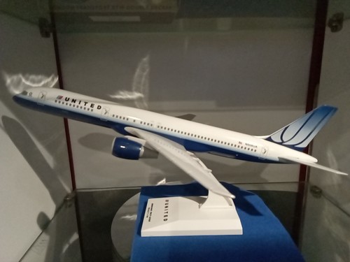 United Airlines Boeing 757-200, N508UA, 1.200, Skymarks, Stand, Resin ...