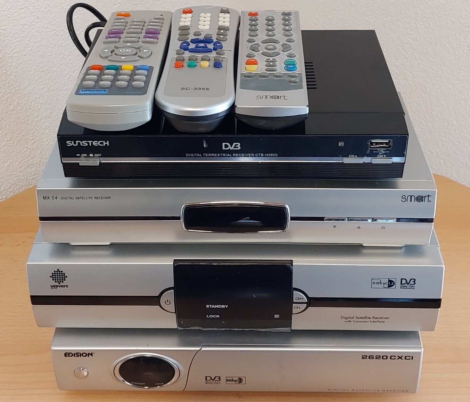 4x TV Receiver, 3x DVB-S, 1x DVB-T, Smart, Edision, Univers, Sunstech ...