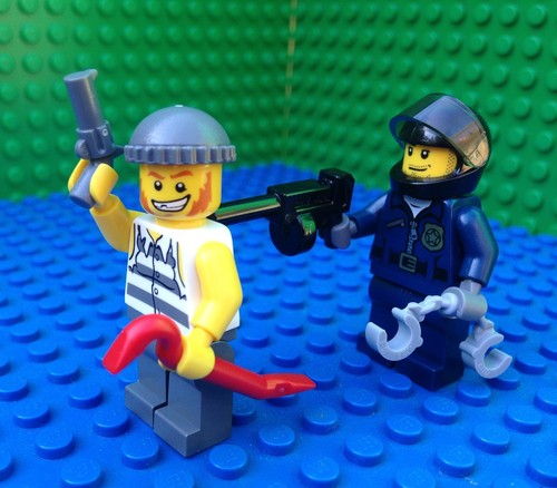 Lego City Town Policeman & Robber Minifigures Prisoner Crowbar Police ...