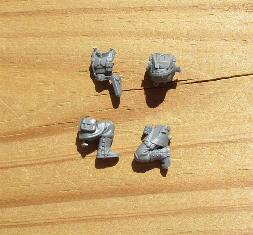 40K Astra Militarum Cadian Heavy Weapons Kneeling Loader/Spotter Body A ...