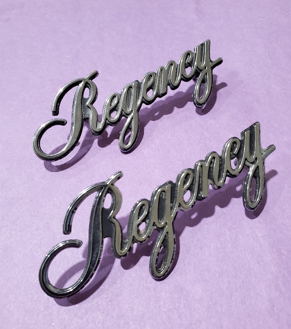 Bin14 OLDSMOBILE REGENCY ROOF PILLAR POST EMBLEMS PAIR VTG BADGE 77-80s ...