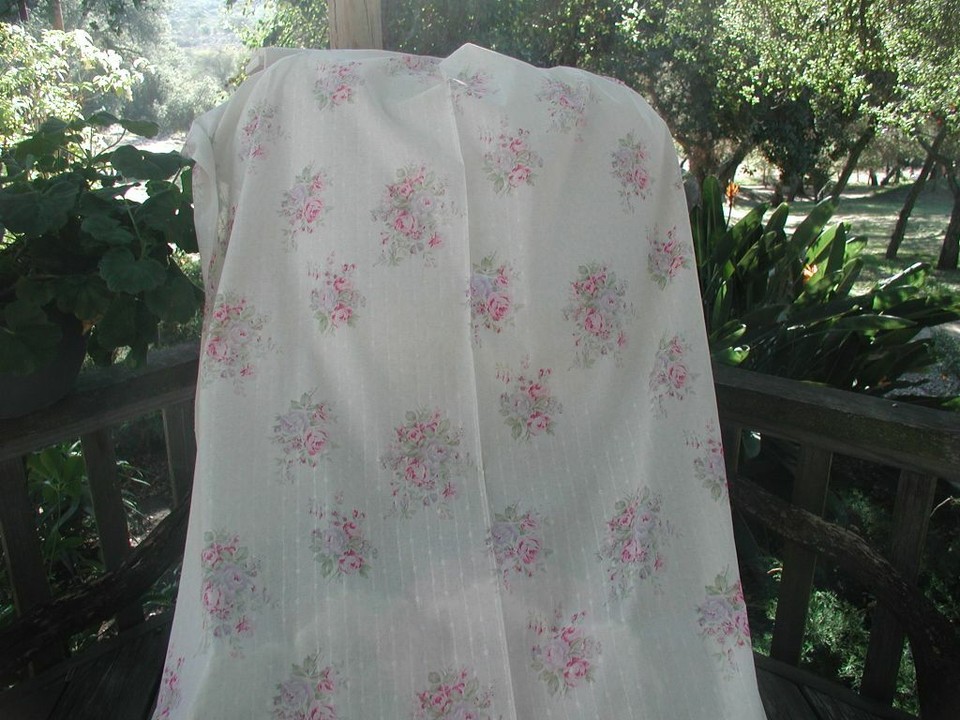 Beautiful Yuwa Pink and Lavender Rose Bouquets on Bone Embroidered Lawn ...