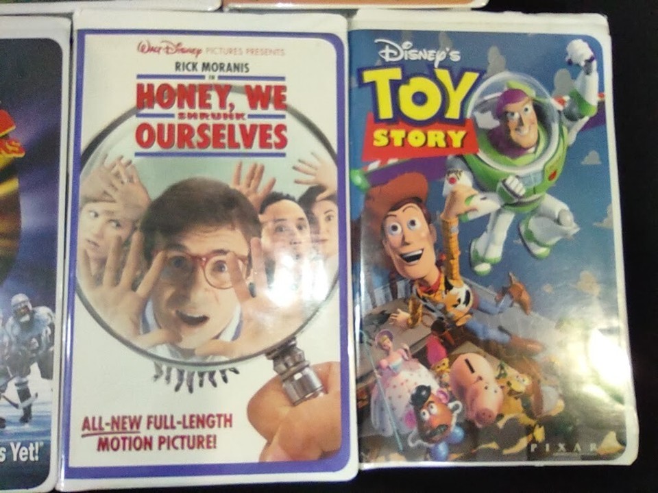 Lot (9) Assorted Vintage Walt Disney Home Video VHS Clamshell Tapes ...