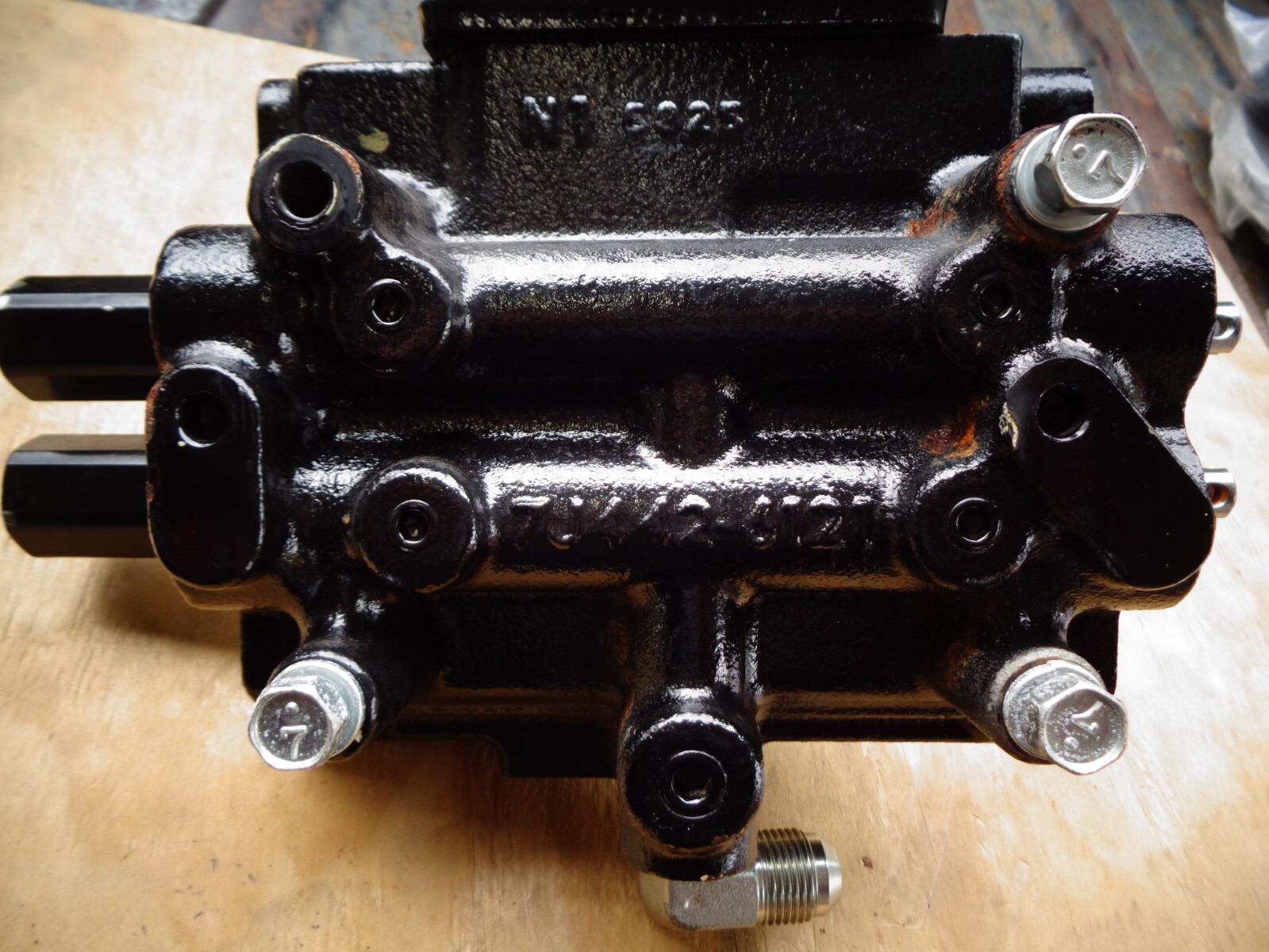 KUBOTA LA1854 LOADER VALVE NEW-TAKEOFF 7J442-61017 (M6901) | eBay