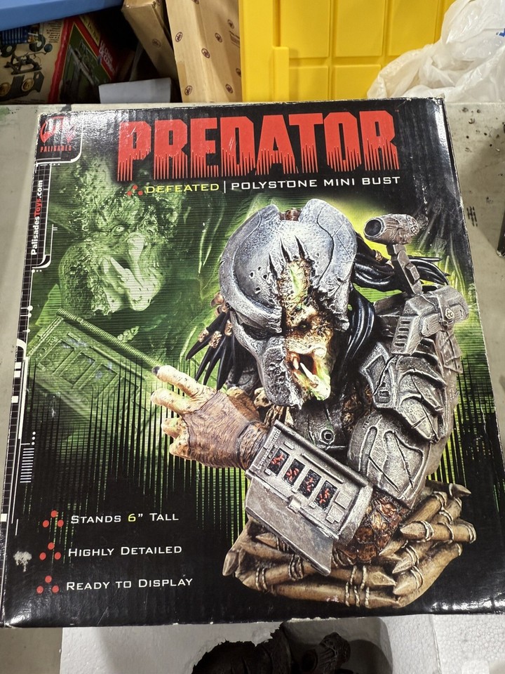PREDATOR DEFEATED mini bust/statue-Palisades Toys-Alien-AvP-regular ...