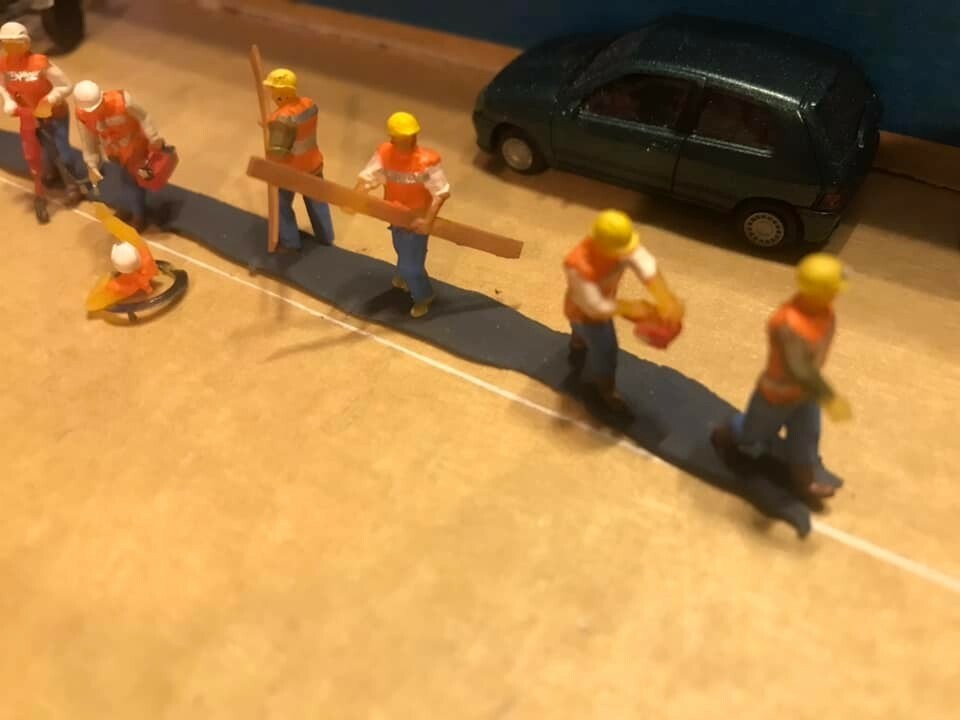 1/64 Scale Road or Construction Workers Set Painted | eBay
