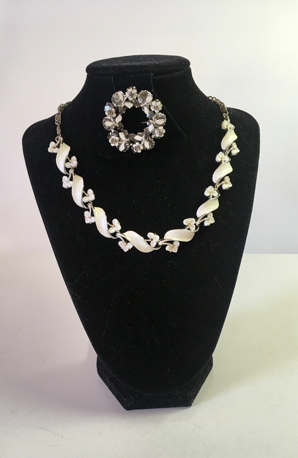 Vintage Lisner Necklace, Brooch Pin. Rhinestone, Floral, Resin, Enamel ...