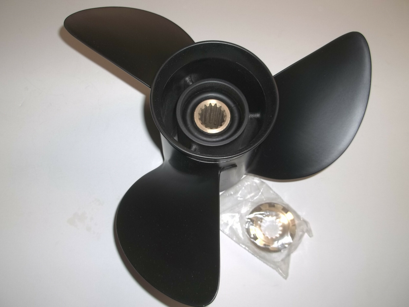 Mercury Propeller 13 X 19 Prop w/ complete hub 40 60 90 75 115 125 hp ...