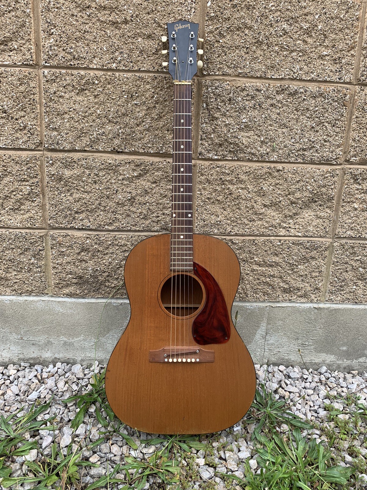 Gibson LG0 Acoustic Guitar >> Vintage Guitar and Bass