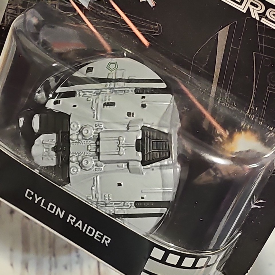 Hot Wheels Battlestar Galactica Cylon Raider Retro Entertainment #X8899 ...