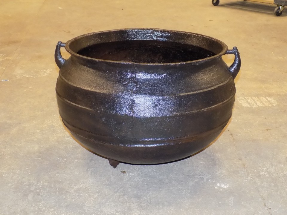 Large Antique Cast Iron 3 leg Cauldron 15 Gallon Gypsy Witch Pot Lard ...