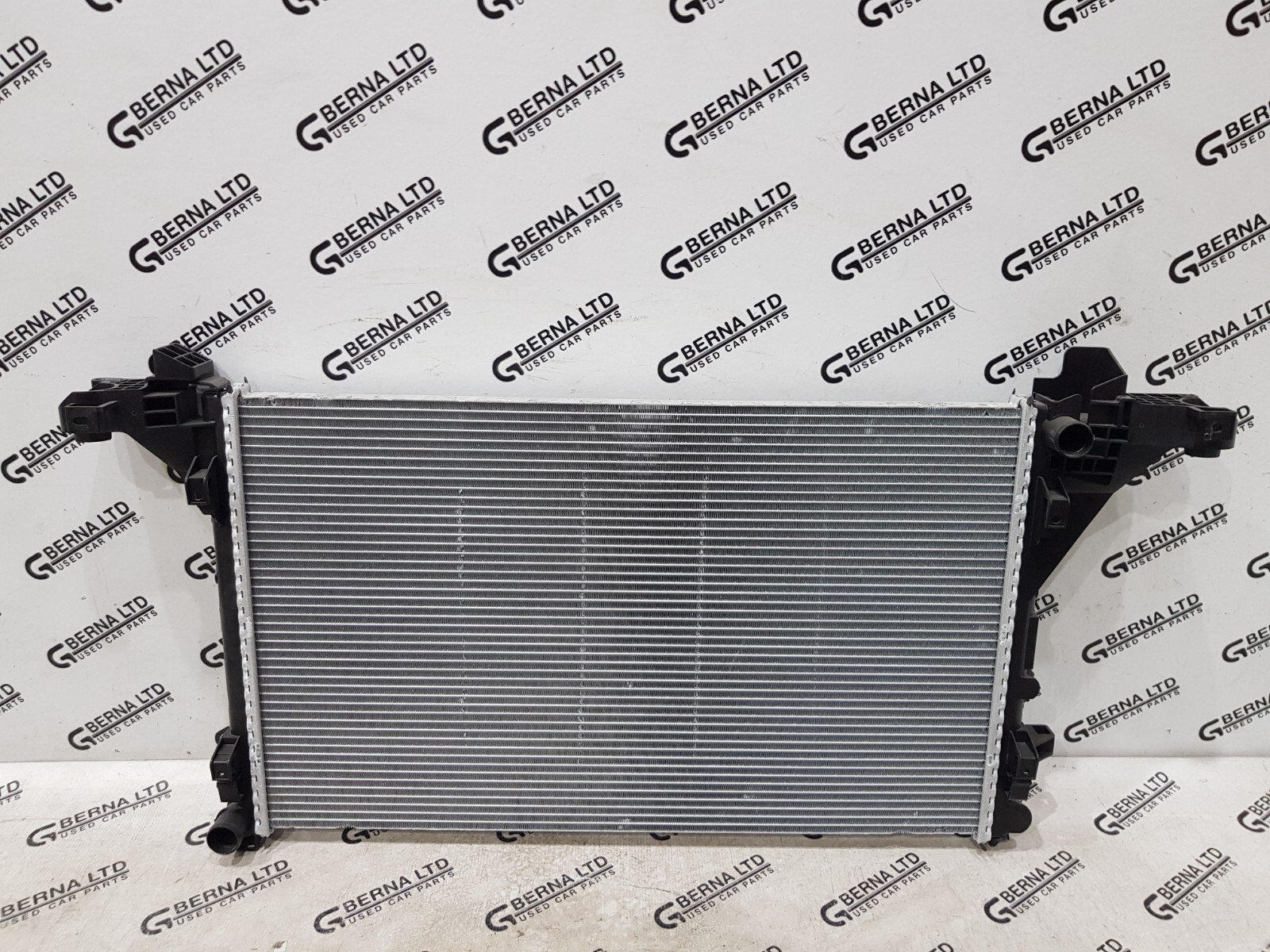 Renault Master III 2021 Diesel water coolant radiator 214106556R ...