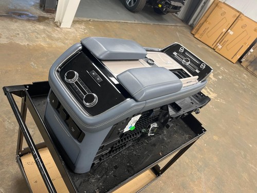 2018-2019 Lincoln Navigator Front Center Console W/wireless Charger ...