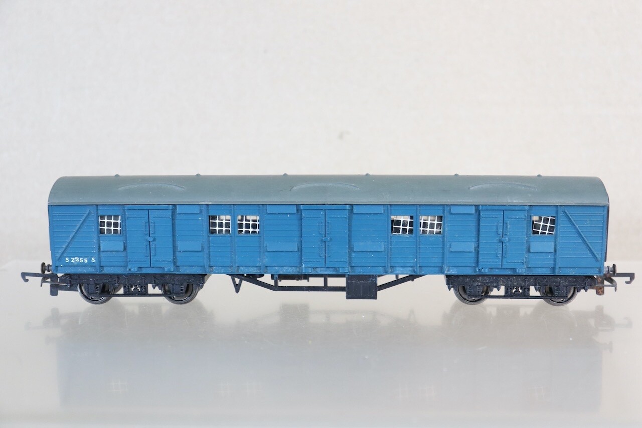 Triang Hornby R226 Rake of 2 Southern SR Utility Baggage Van Coach ...