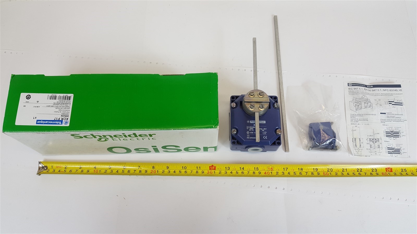 Telemecanique XCR-F17 Rotary Actuating Rod Limit Switch 065224 240V 3A ...