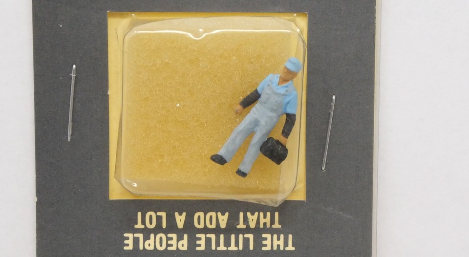 NJ International Crowd Pleasers Figure 6106 Locomotive Engineer Walking ...