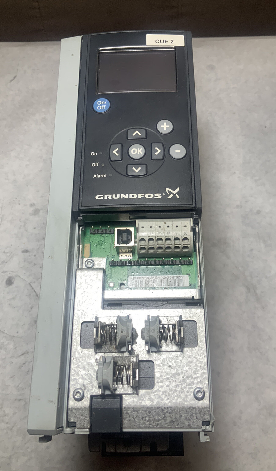 GRUNDFOS 96754679 CUE 3X380-500V IP20 2.2KW 5.6A 3HP variable frequency ...