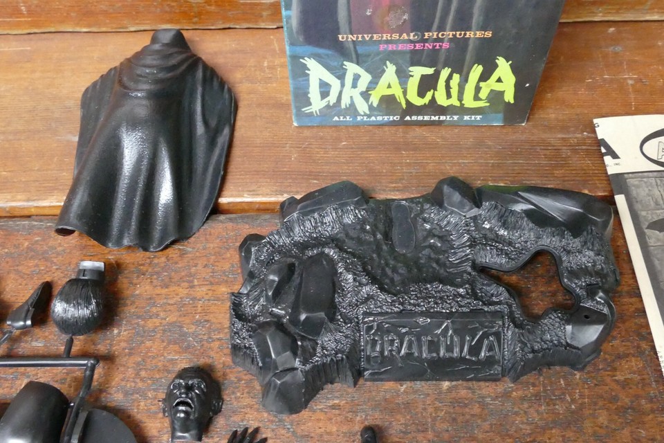 Vintage Original 1962 AURORA DRACULA Model Kit Unbuilt In Box w ...
