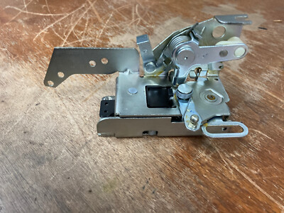 VOLVO TRUCK DOOR LATCH ASSEMBLY # 21261274, LH | eBay