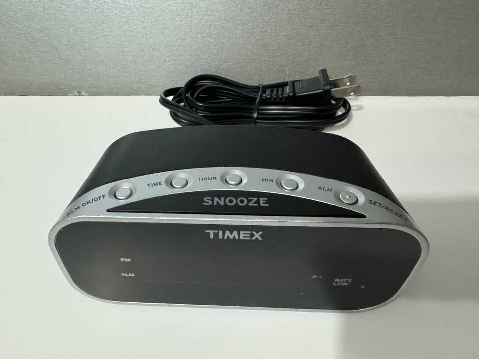 Timex alarm clock T121 by Intertek good condition comes with batteries ...