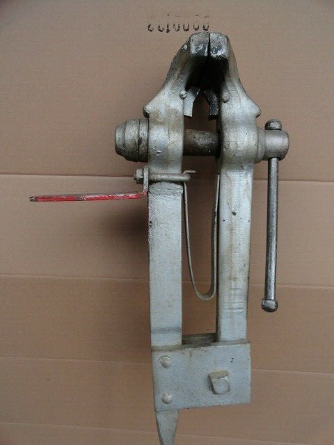 COLUMBIAN Blacksmith Post Vise No. 50 w/ Removable Jaws for Circular ...