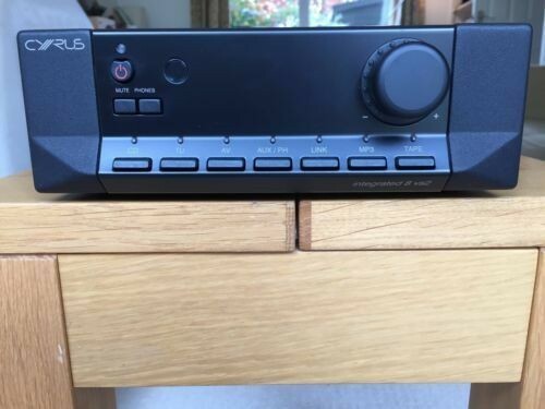 CYRUS 8 VS2 INTEGRATED AMPLIFIER- BLACK- WITH ORIGINAL BOX AND REMOTE ...