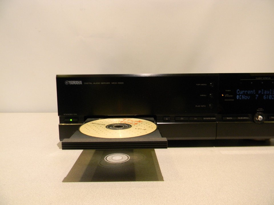 Yamaha MusicCAST MCX-1000, Store 100 CDs, CD Jukebox, CD Player ...