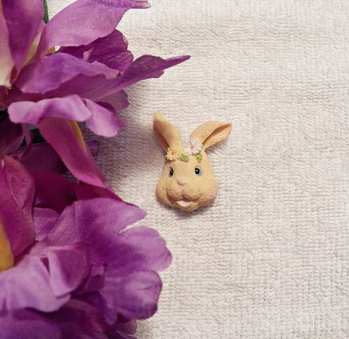 CLASSIC PIN BROOCH RABBIT BUNNY EARS PINK ROSES FLOWERS HAPPY EASTER VL ...