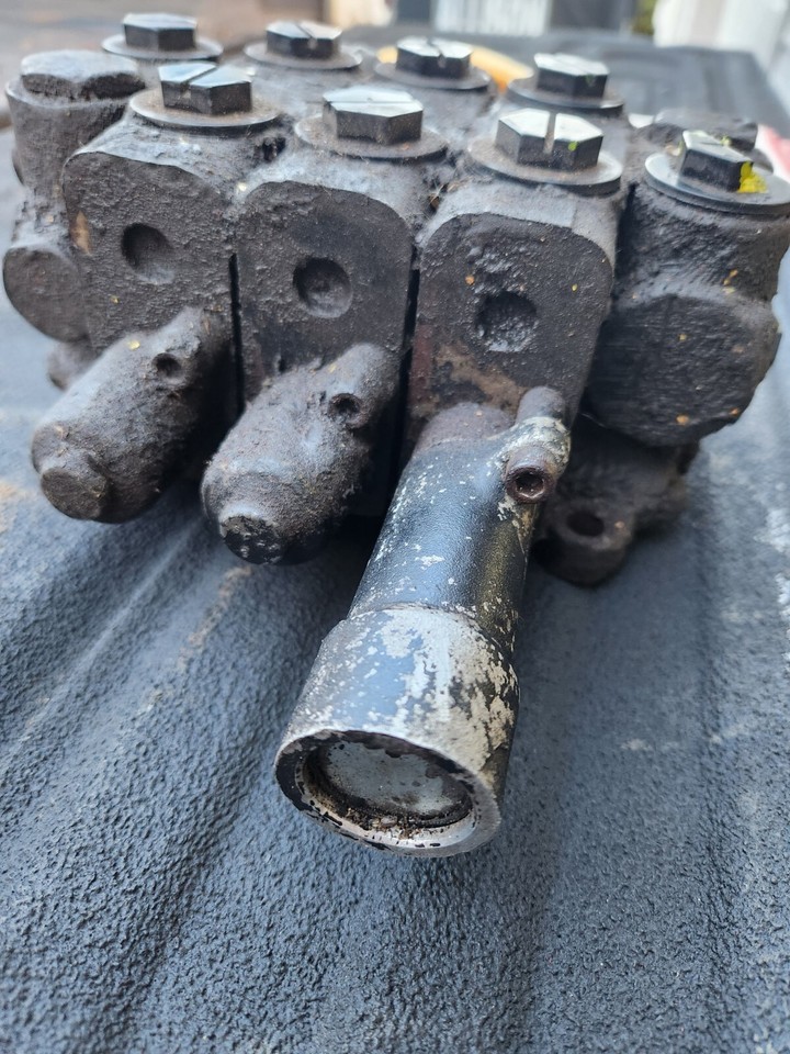 Gehl SL5625 Hydraulic Control Valve | eBay