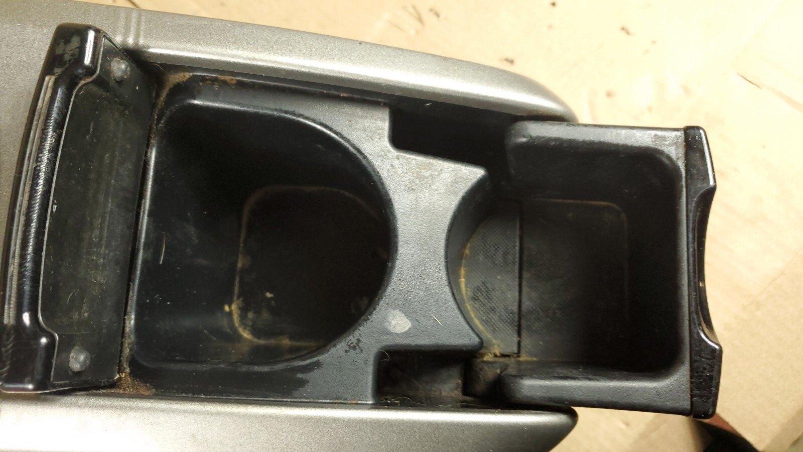 04-09 TOYOTA PRIUS GRAY LEATHER CENTER CONSOLE ARMREST W/ 3.5 MM AUX ...